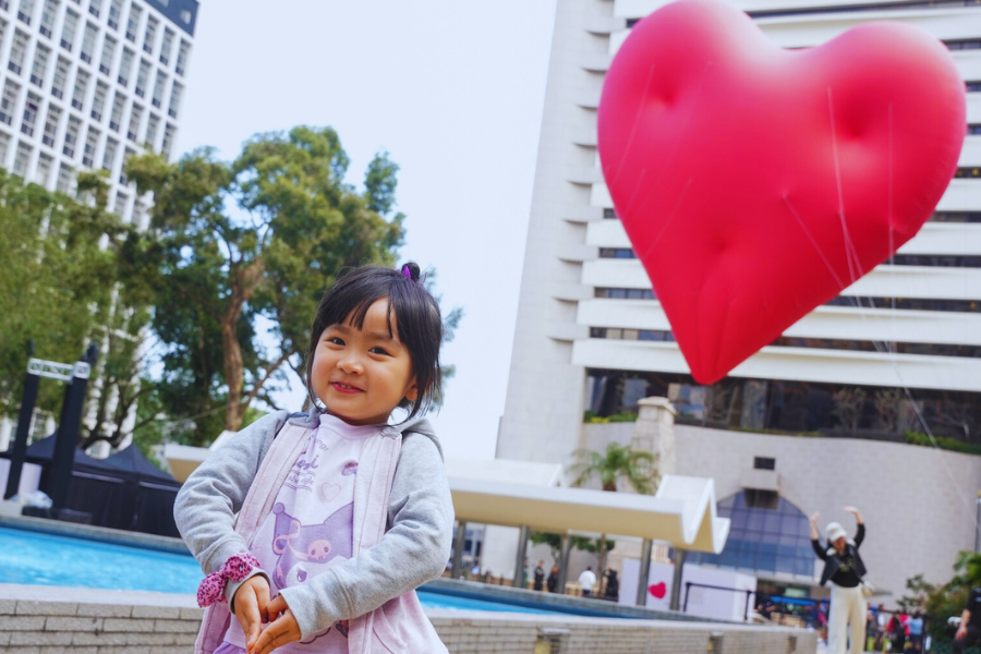 Chubby Hearts: Hong Kong's monumental display for love and tourism ...