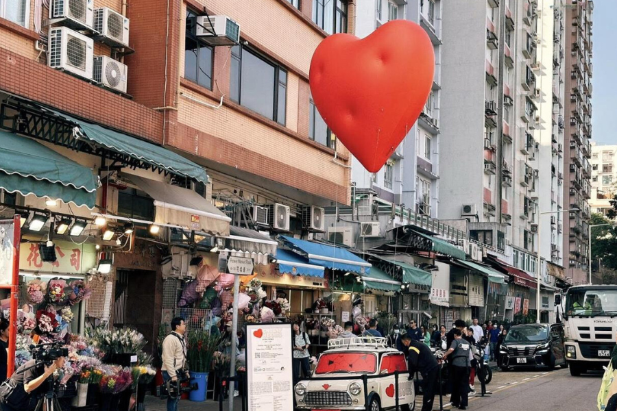 Chubby Hearts: Hong Kong's monumental display for love and tourism ...